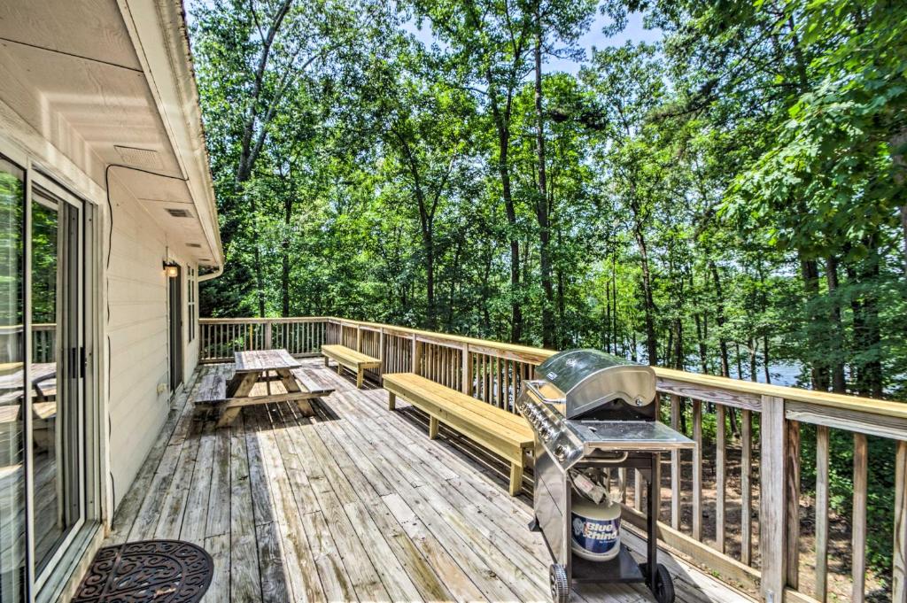 Lake Hartwell Home with Private Dock - Near Clemson!, South Union ...