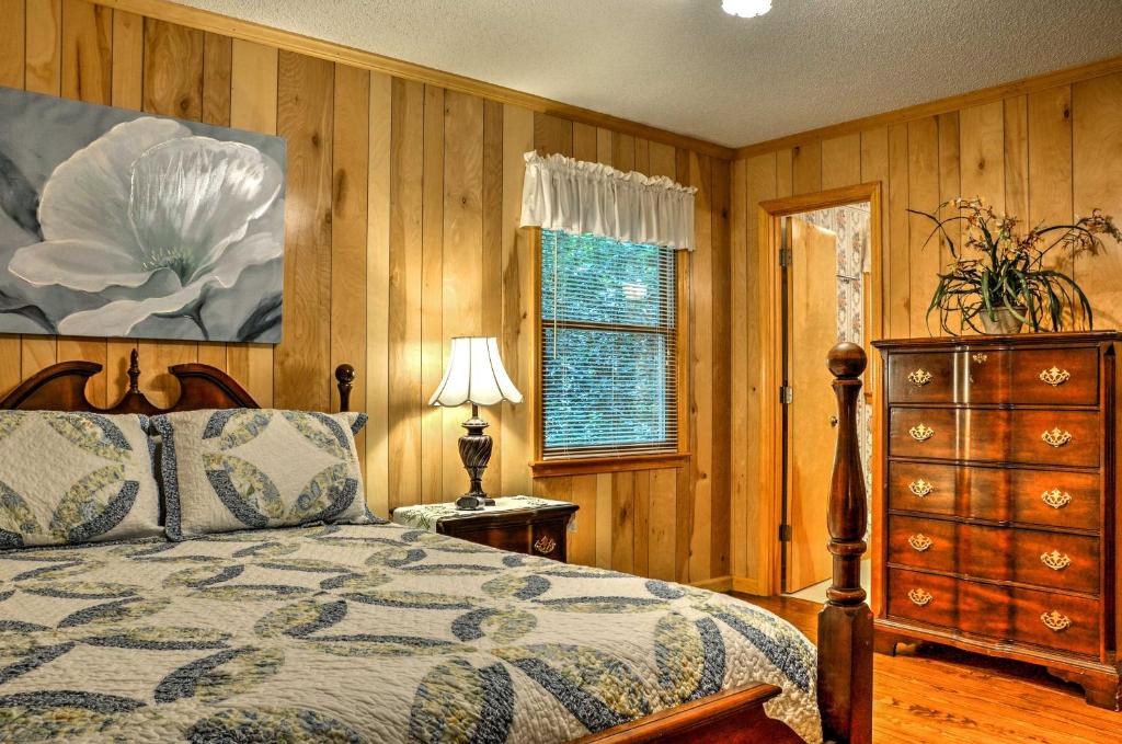 Secluded Lavinder Laurel Leaf Cottage Near Creek, Lakemont (updated ...