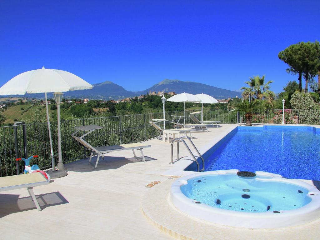 Villa With Salt Water And Heated Pool And Jacuzzi Near The Sea - Abruzzo
