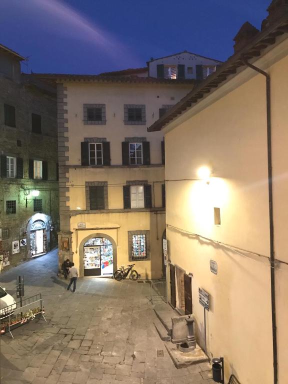 SIGNORELLI HOUSE, Cortona (updated prices 2025)