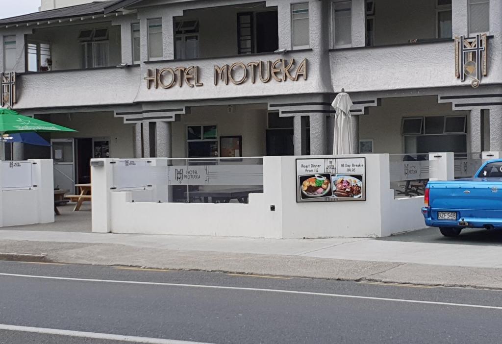 Hotel Motueka Backpackers, Loud Live Music Friday Saturday Nights ...