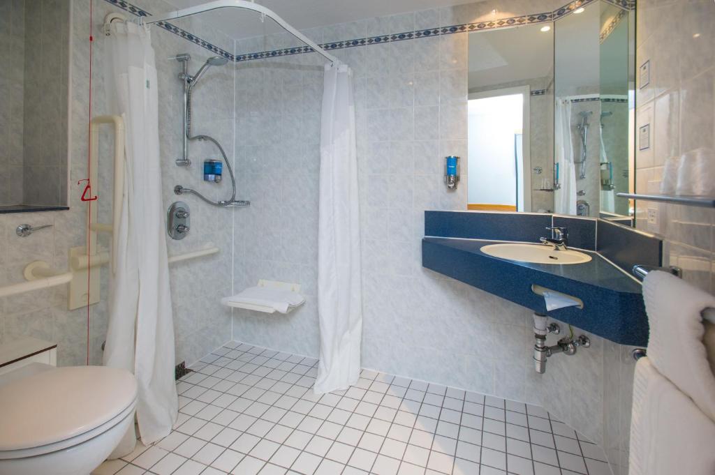 Holiday Inn Express Manchester - Salford Quays by IHG, Manchester ...