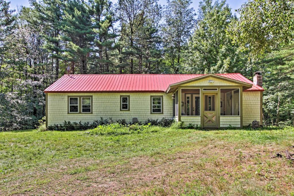 Rustic Bradford Cottage - 14 Miles to Sunapee Mtn!, Bradford (updated ...