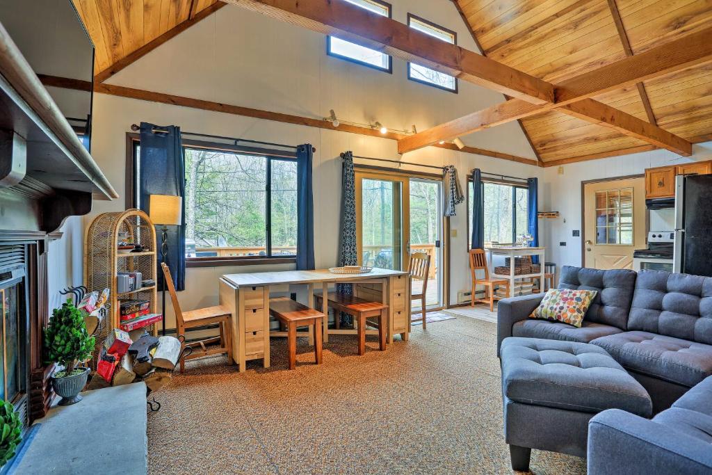 1 Mi to Hideout Ski Lake Ariel Home with Fire Pit, Lake Ariel (updated ...
