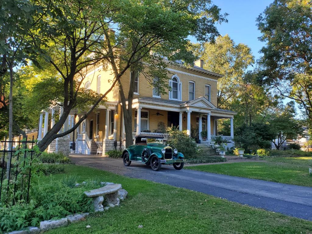 Beall Mansion An Elegant Bed & Breakfast Inn, Alton (updated prices 2025)