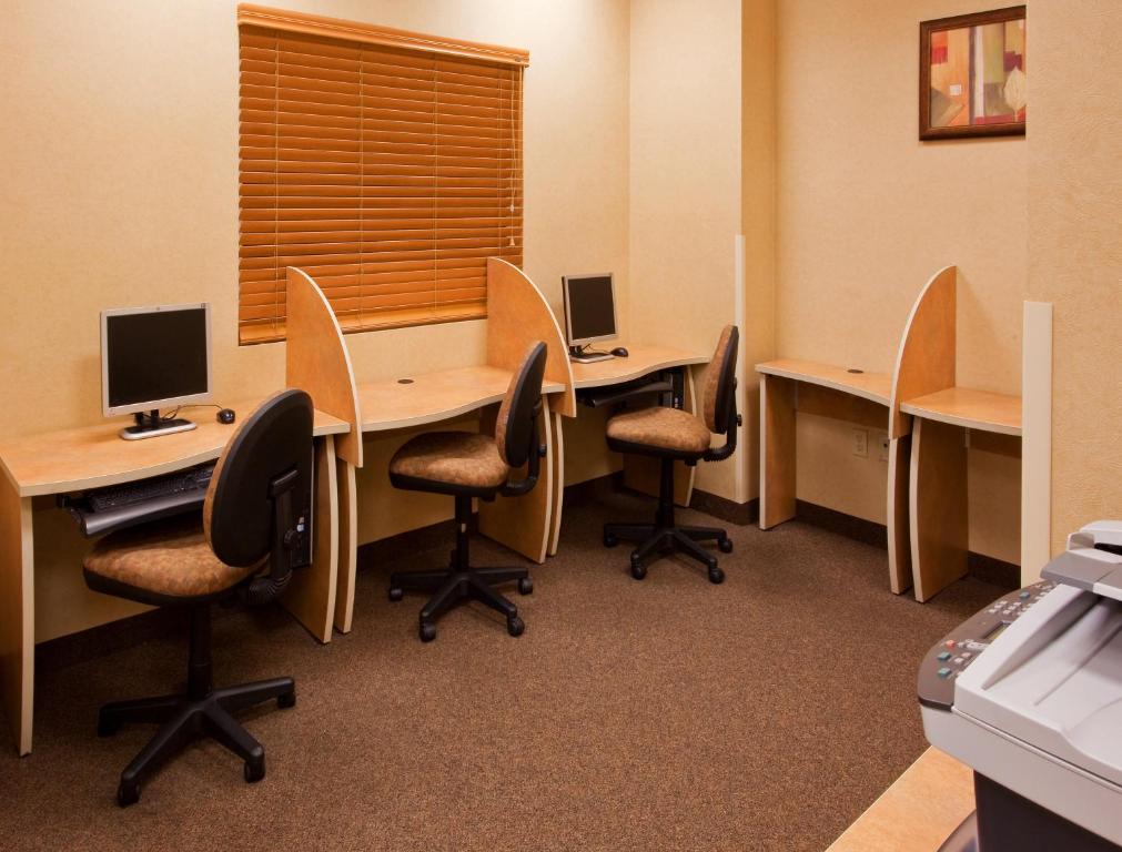 Holiday Inn Express Saltillo Zona Aeropuerto, an IHG Hotel, Saltillo ...