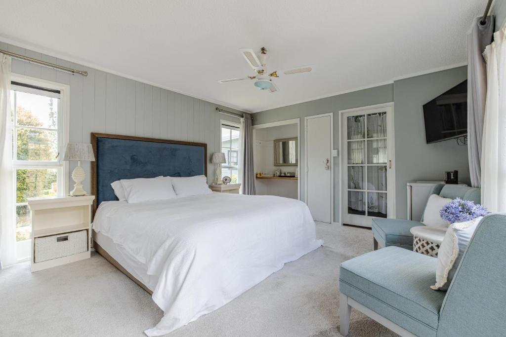 Bycroft Lodge in Karaka - Traveleto