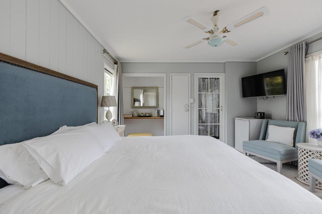 Bycroft Lodge in Karaka - Traveleto