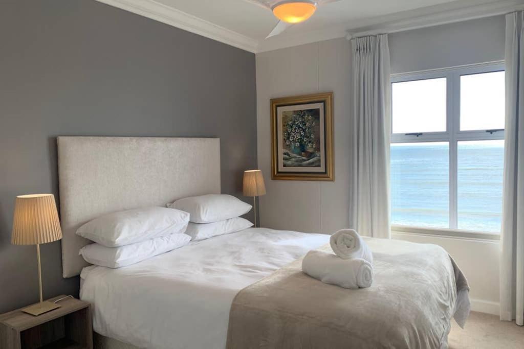 Oceanfront Panoramic Beach View, Strand (updated prices 2025)