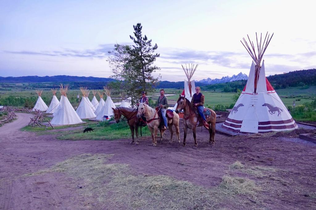 Heart Six Ranch, Moran – Updated 2022 Prices