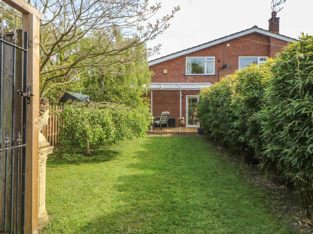 End Retreat, Ashmanhaugh (updated prices 2025)