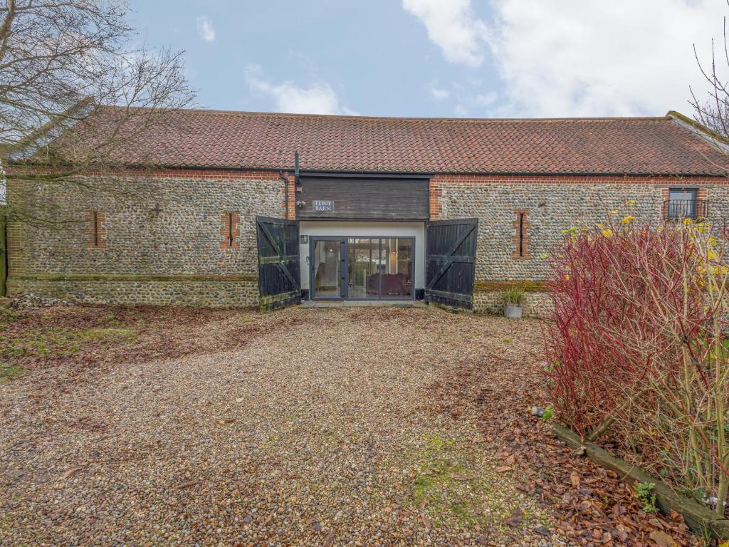 Flint Barn, North Walsham (updated prices 2026)