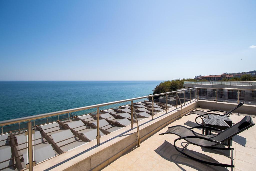 Penthouse at White Cliffs, Byala (updated prices 2026)