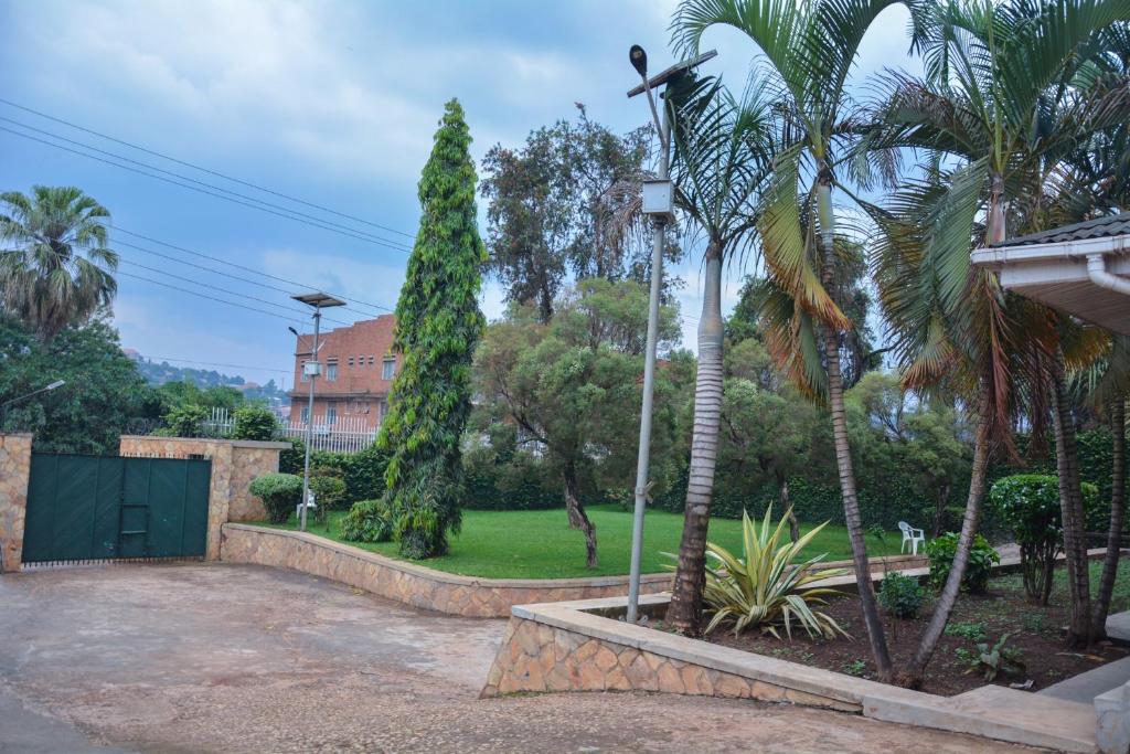 SamWeb Bed and Breakfast, Kampala (updated prices 2025)