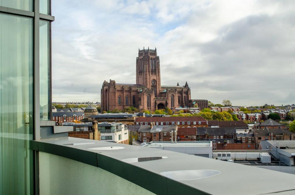 Penthouse In Liverpool City Centre - Free Parking - Balcony - by Happy ...