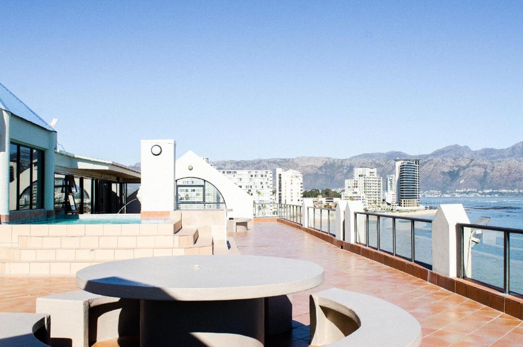 Strand Pavilion, Strand (updated prices 2025)