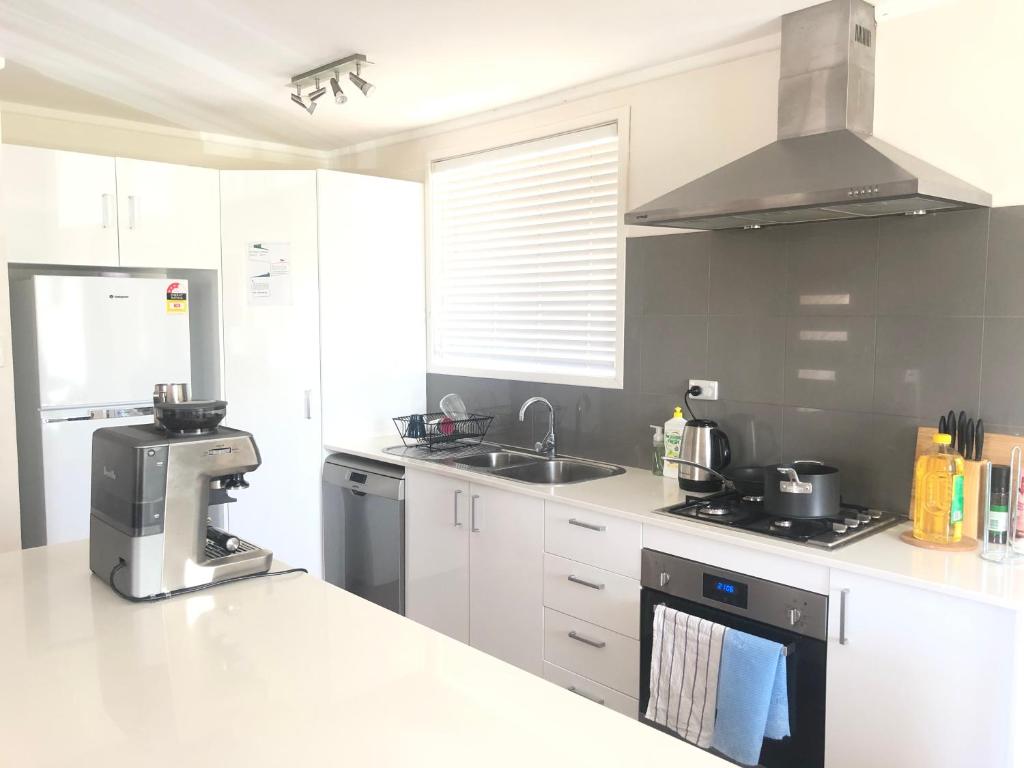 Page 3br House (Air-con, Wifi, Netflix, Parking) - Canberra