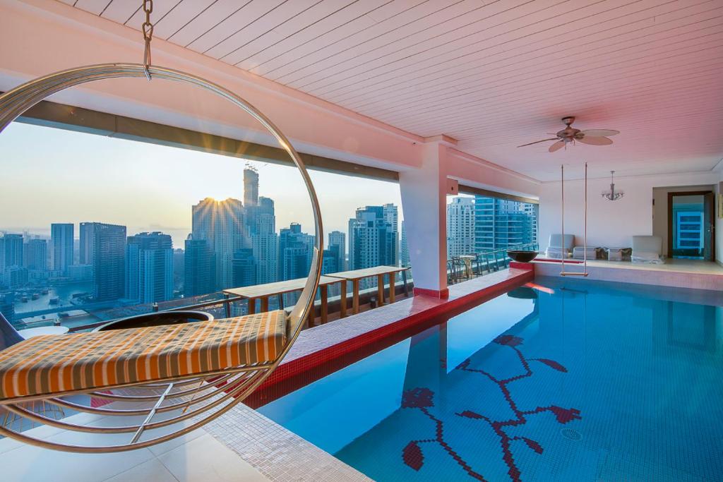 Full Floor Penthouse in Dubai Marina with Private Pool, Dubaï (tarifs ...