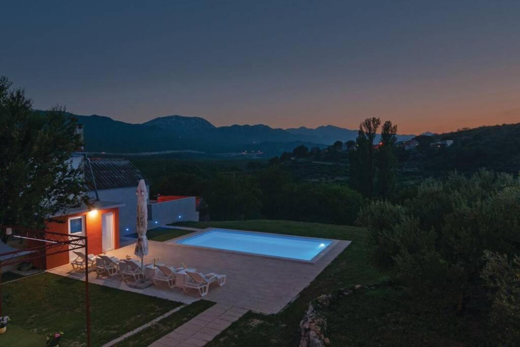 House Liberty With Private Swimming Pool - Mimice