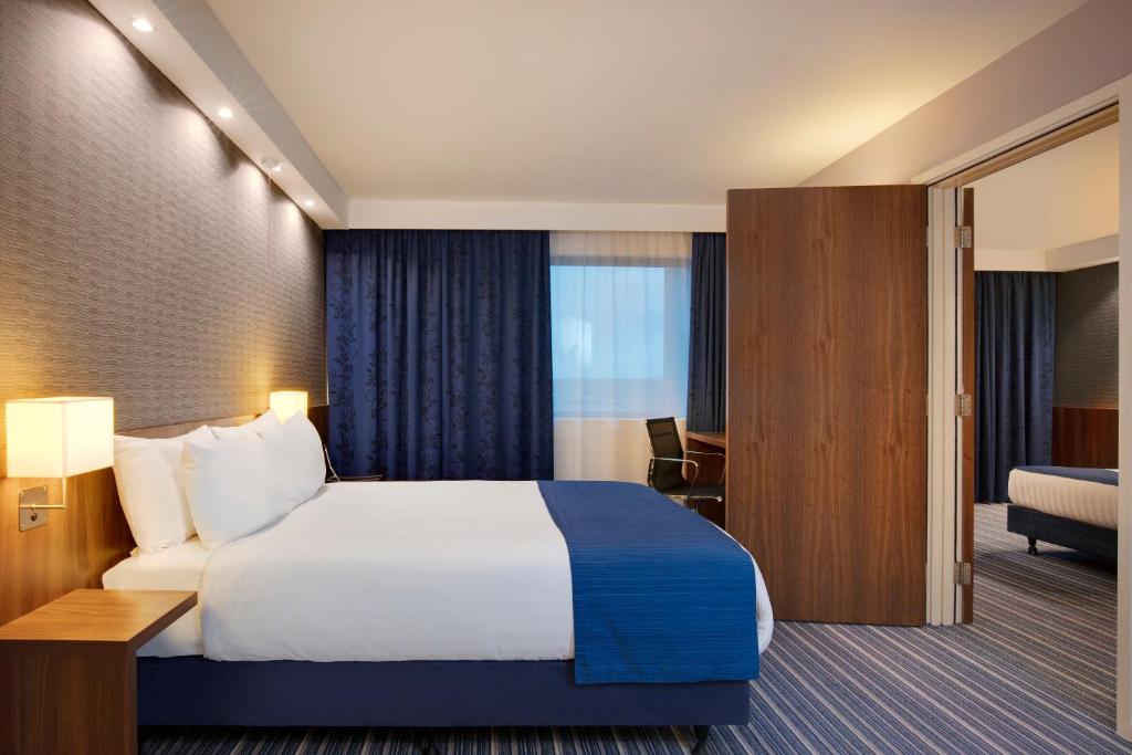 Holiday Inn Express London Heathrow T5 by IHG, Slough (updated prices 2025)
