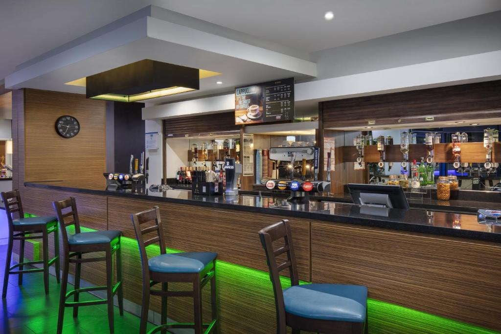 Holiday Inn Express London Heathrow T5 by IHG, Slough (updated prices 2025)