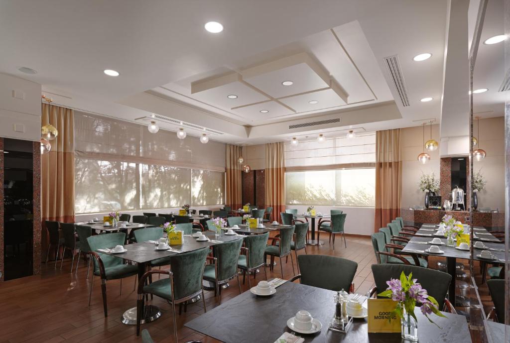 Holiday Inn Athens Attica Av, Airport W. by IHG, Athens (updated prices ...