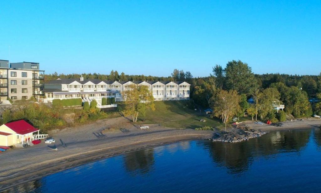 Auberge Des Iles St Gédéon: Auberge St Gédéon Au Lac – LPLFNC