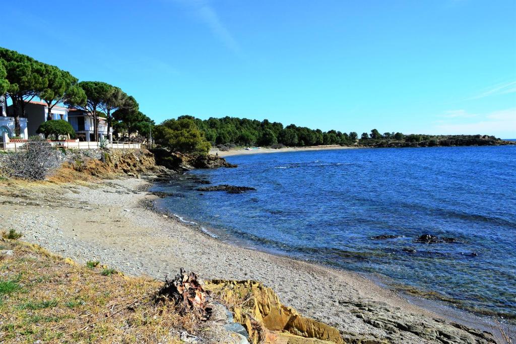 CAP RAS 3, Llança (aktualisierte Preise für 2024)