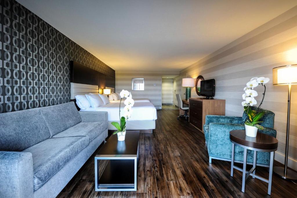 Holiday Inn Niagara Falls-By the Falls by IHG, Niagara Falls (updated ...