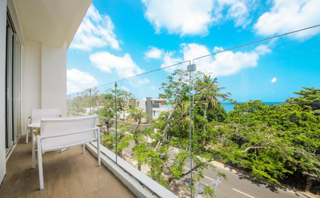 Ocean V Hotel, Pereybere (updated prices 2025)