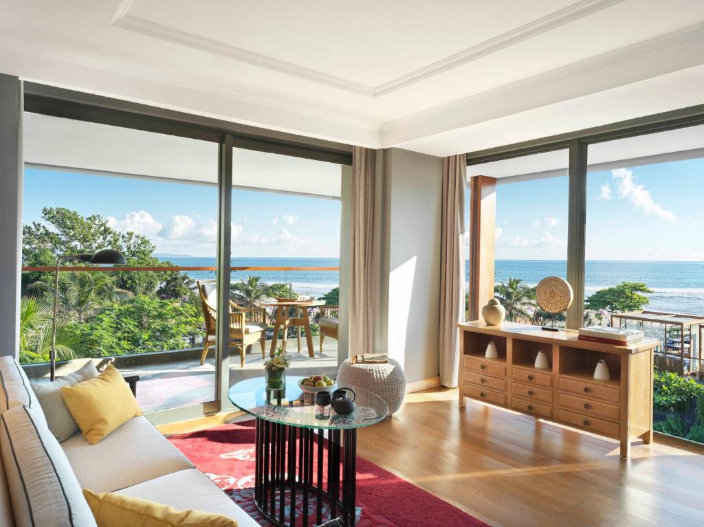 Top 5 Beachfront Hotels in Seminyak Bali 🇮🇩