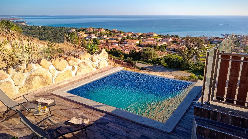 Logement/piscineprivée/vue Mer/solenzara - Plage de Canella