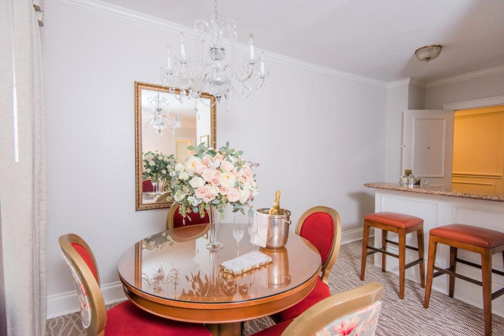 Warwick Melrose Hotel, Dallas (updated prices 2025)