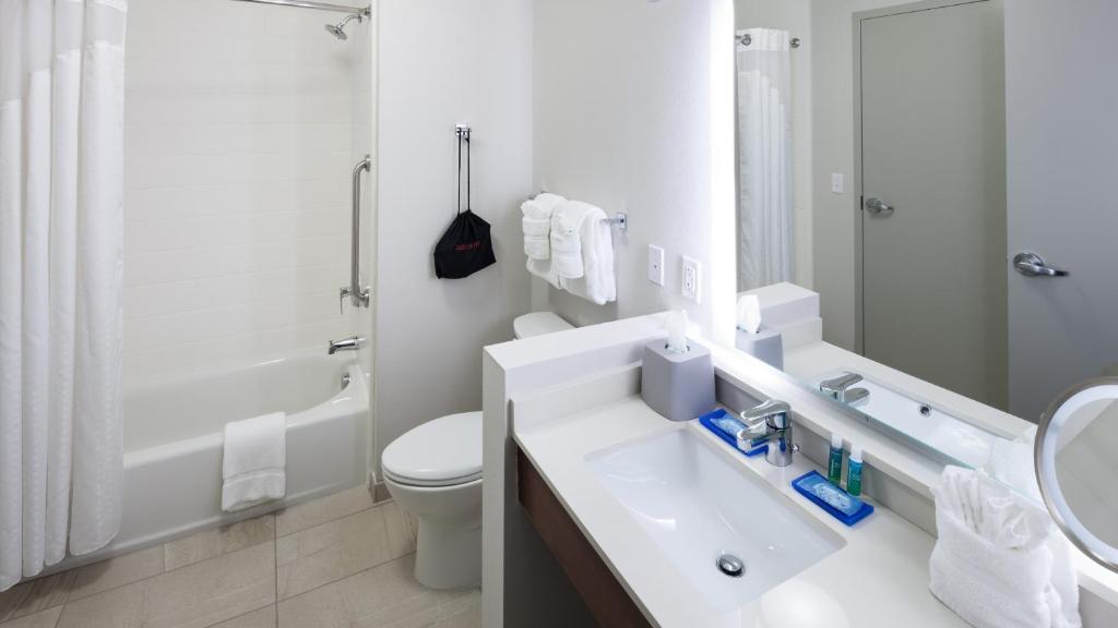 Holiday Inn Express & Suites Orlando At SeaWorld by IHG - With Free ...