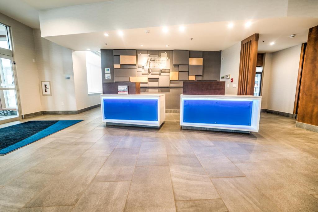 Holiday Inn Express & Suites - West Edmonton-Mall Area by IHG, Edmonton ...