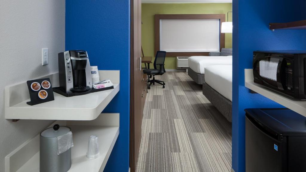 Holiday Inn Express & Suites - Orlando At Seaworld by IHG, Orlando ...
