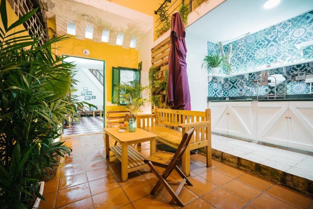 Hidden Jungle - Netflix/ Open Area/ Airport Pickup - Hanoi