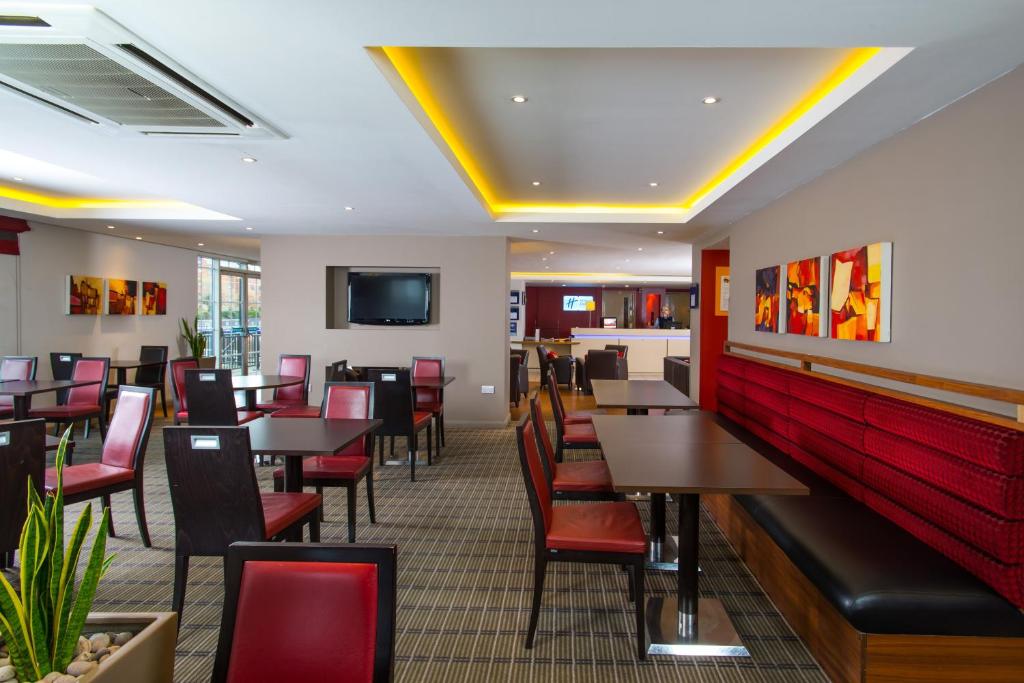 Holiday Inn Express Manchester - Salford Quays by IHG, Manchester ...