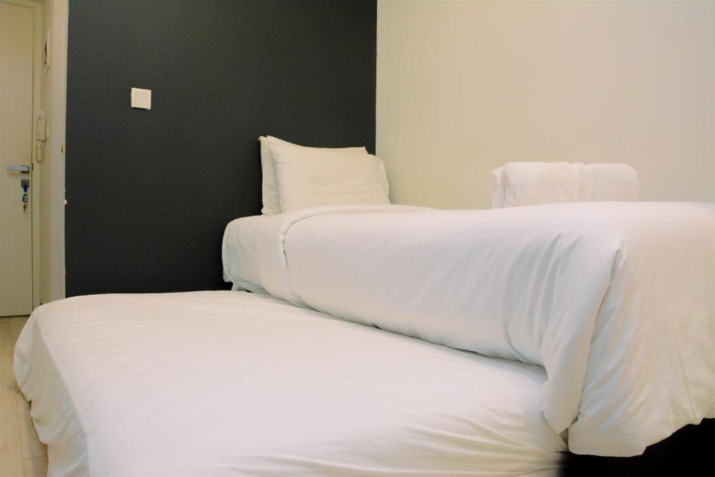 Modern and Full Parquette Studio Springlake Summarecon Bekasi Apartment ...