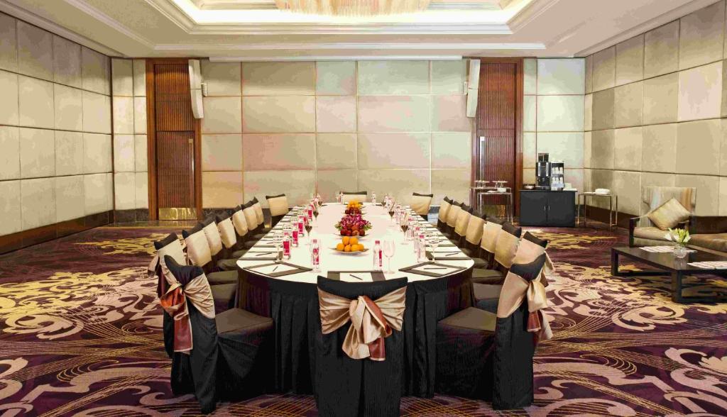 Holiday Inn New Delhi Mayur Vihar Noida by IHG, New Delhi (updated ...