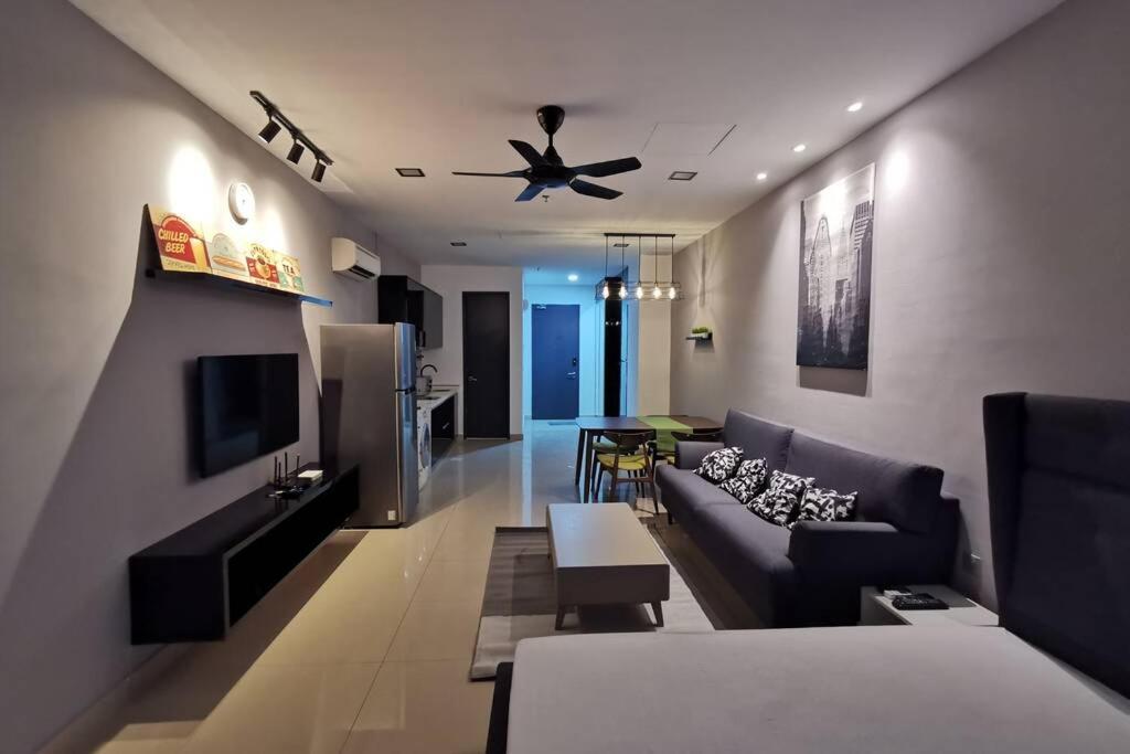 SS15 Courtyard Sunway Newly renovated Studio in First Subang Netflix ...