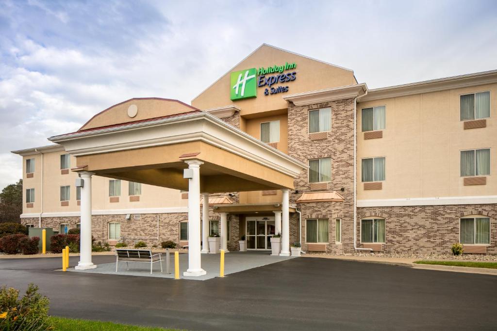 Holiday Inn Express & Suites Clinton, an IHG Hotel, Clinton – Updated ...