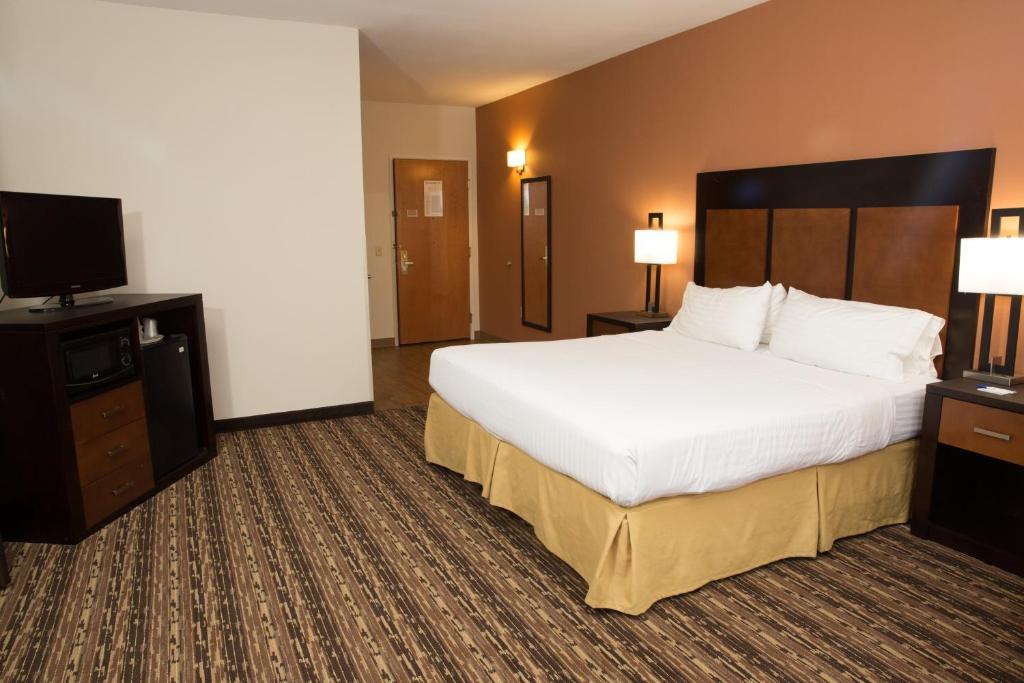 Holiday Inn Express Hotel & Suites Cherokee-Casino by IHG, Cherokee ...