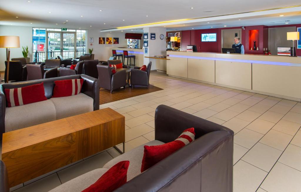Holiday Inn Express Manchester - Salford Quays by IHG, Manchester ...