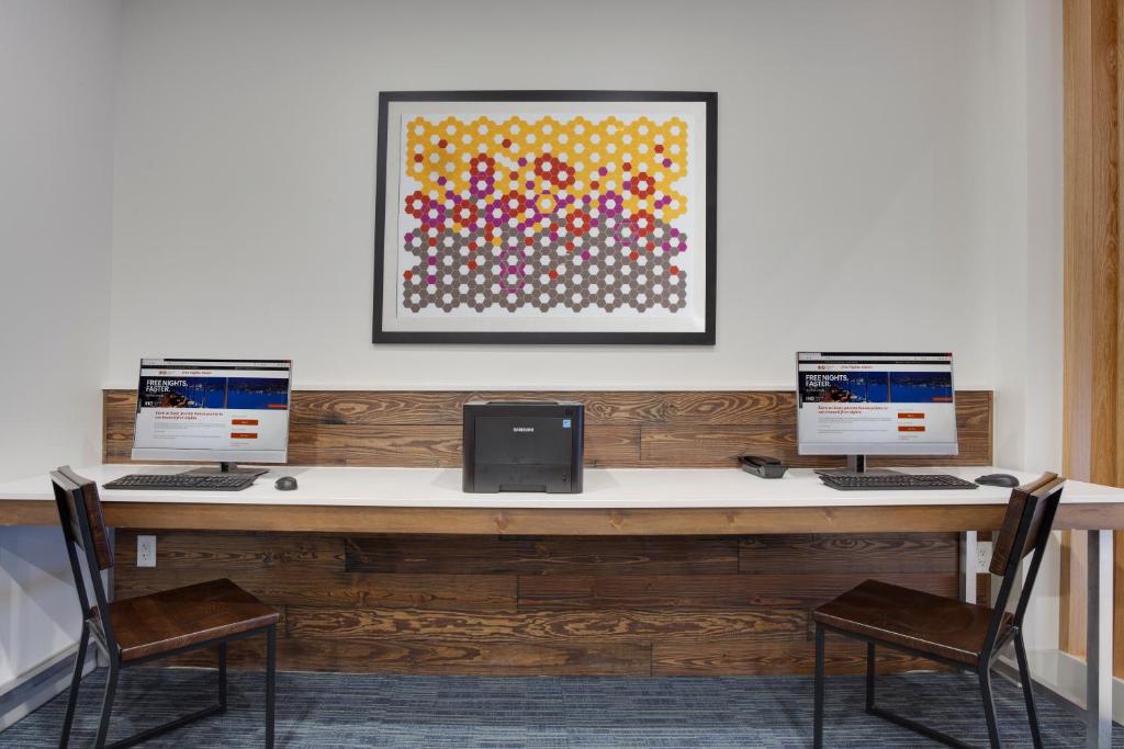 Holiday Inn Express Hotel & Suites Fort Lauderdale Airport/Cruise Port ...