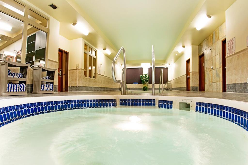 Holiday Inn Hotel & Suites-West Edmonton by IHG, Edmonton (updated ...