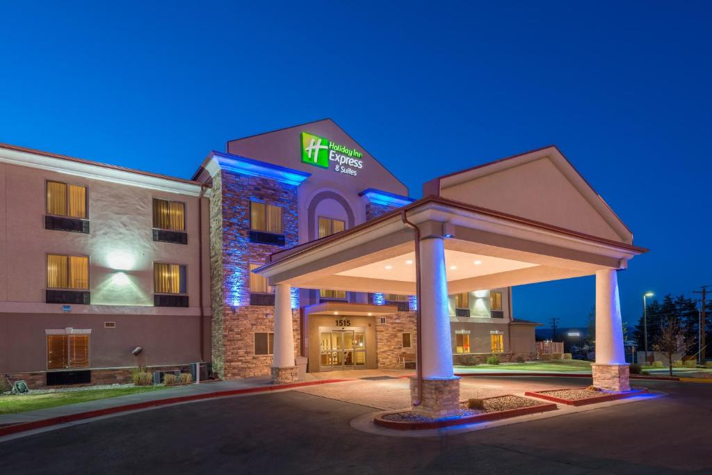 Holiday Inn Express Hotel Vernal, an IHG Hotel, Vernal – Updated 2024 ...