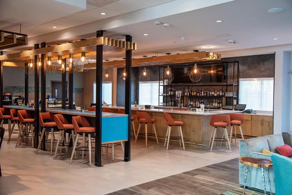 Holiday Inn & Suites - Savannah Airport - Pooler by IHG, Savannah ...