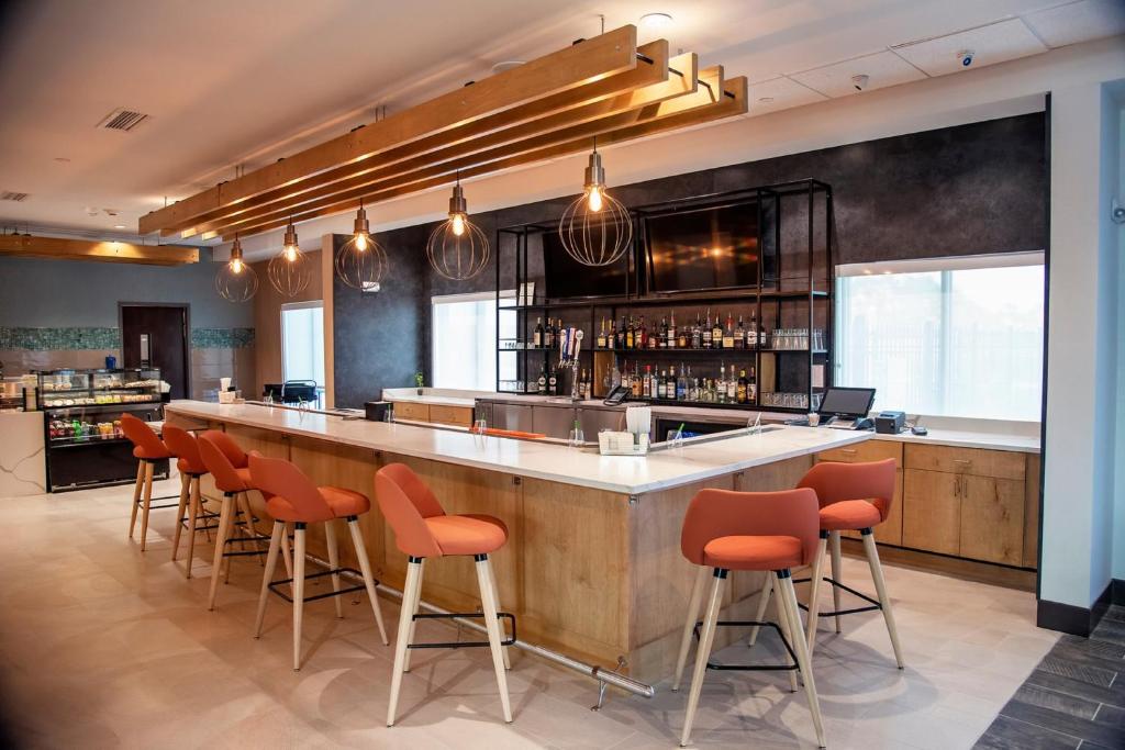 Holiday Inn & Suites - Savannah Airport - Pooler by IHG, Savannah ...