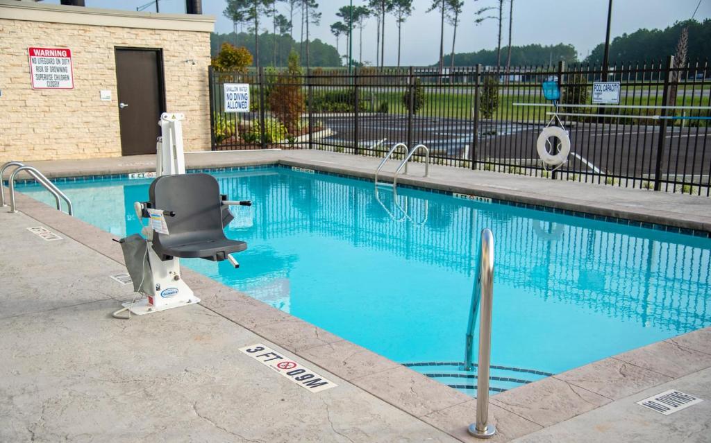 Holiday Inn & Suites - Savannah Airport - Pooler by IHG, Savannah ...
